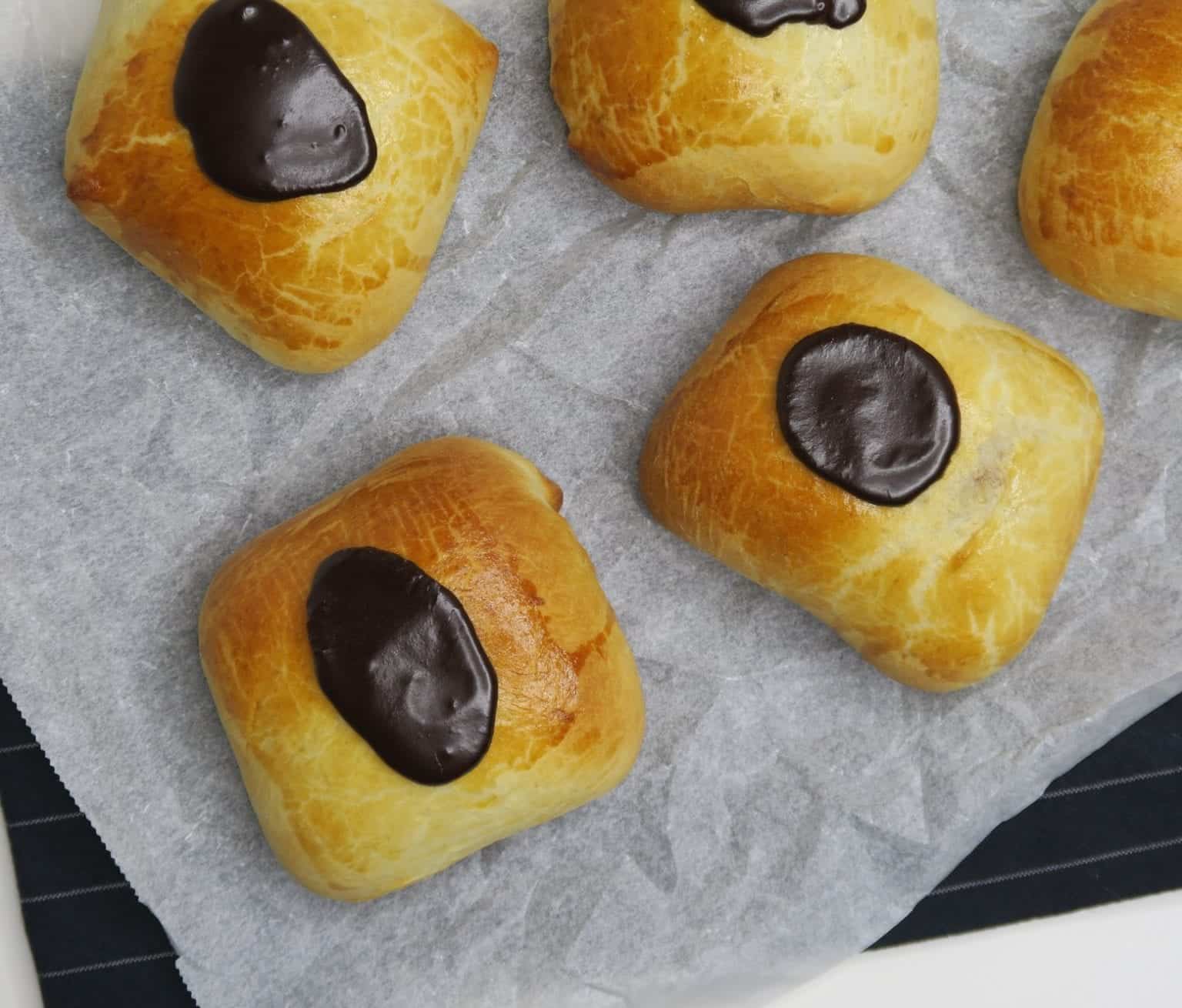 Gammeldags fastelavnsboller med remonce og creme