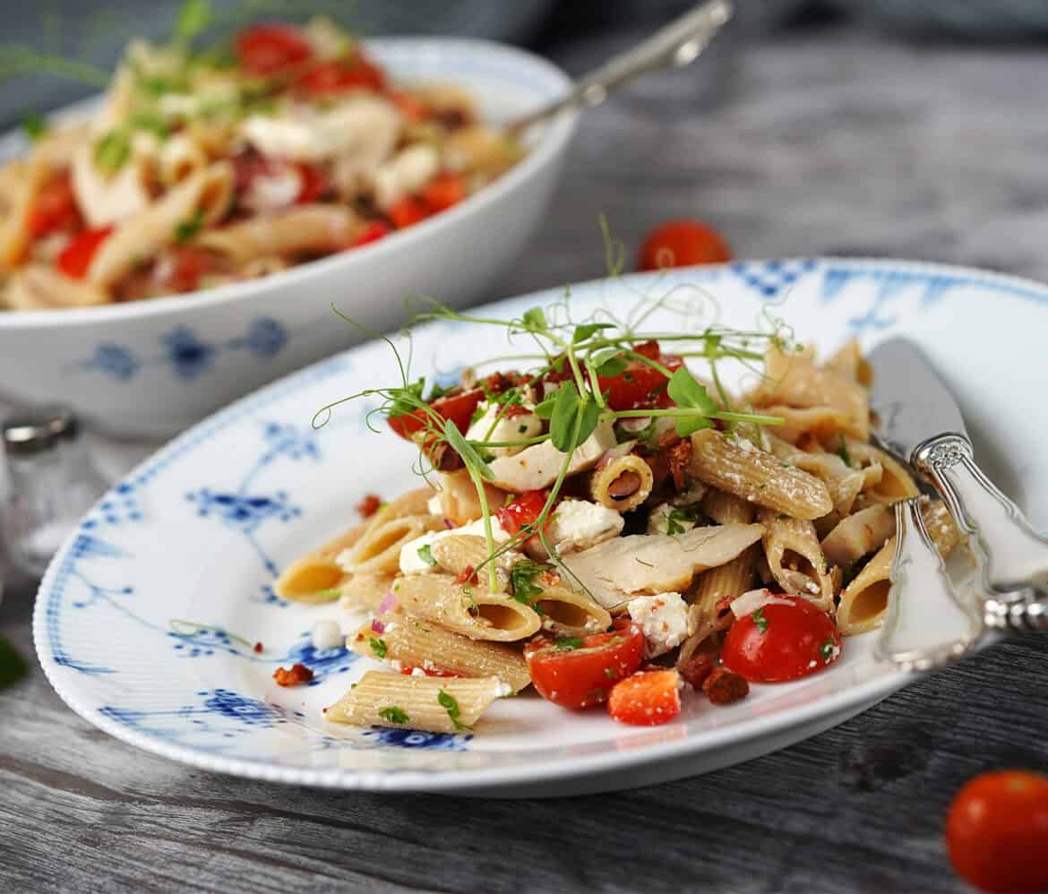 Pastasalat - nem og lækker pastasalat med bacon og feta | Barego'mad