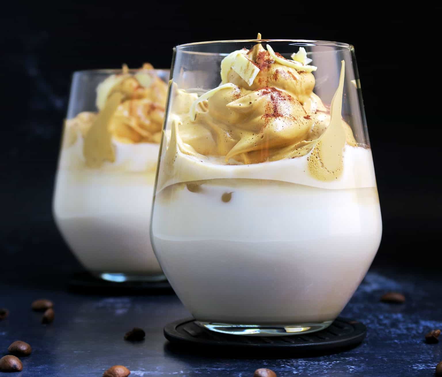 Dalgona kaffe - oplev den karamelagtige iskaffe fra Sydkorea - Baregomad.dk