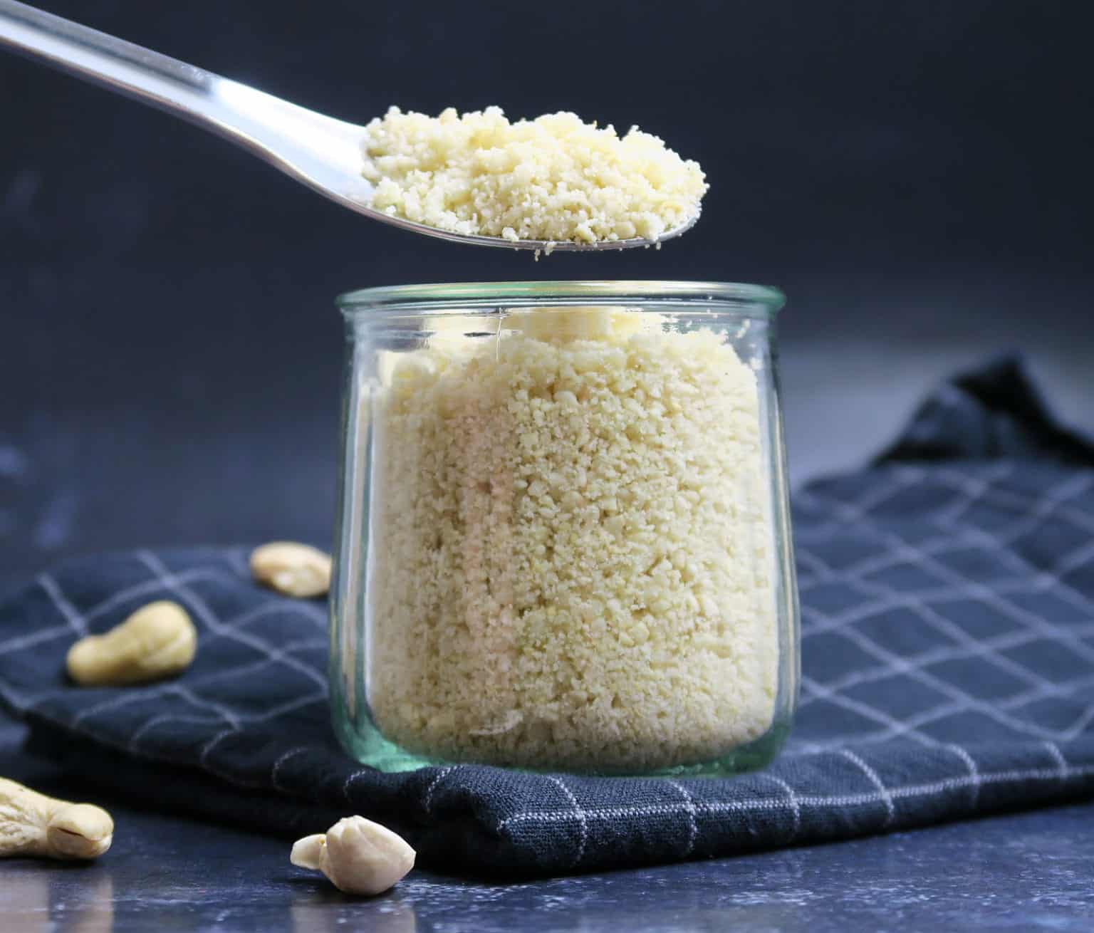 Vegansk parmesan - 100% plantebaseret parmesanost - Baregomad.dk