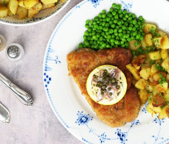 Wienerschnitzel (klassisk opskrift med dreng og brasede kartofler)