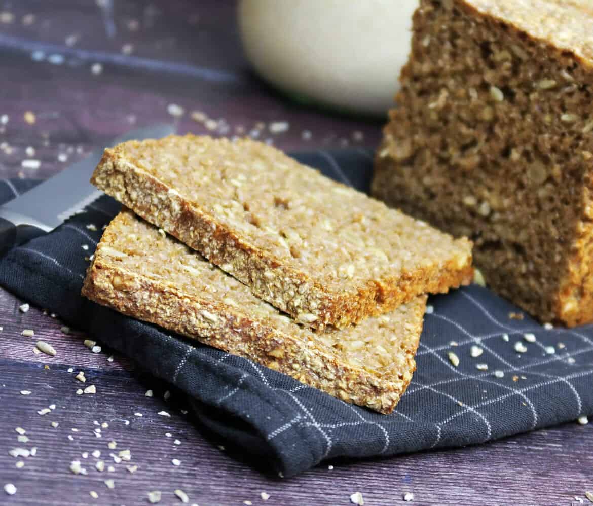 Rugbrød med surdej (opskrift på hjemmebagt rugbrød)