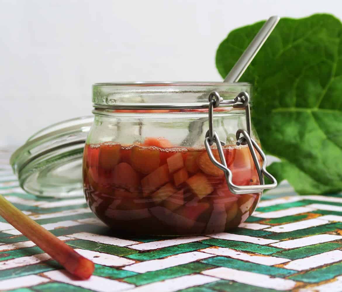 Råsyltede rabarber - grundopskrift til fx desserter og salater ...