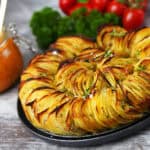 Varmrøget lakse wrap med avocado