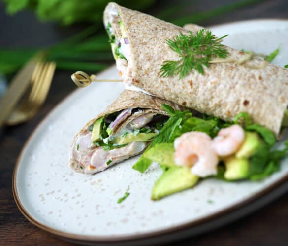 Varmrøget lakse wrap med avocado