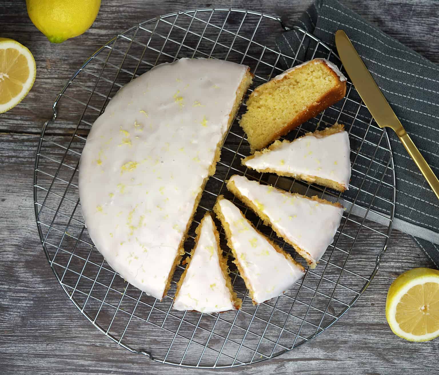 Citronkage (nem og svampet skærekage med citron)