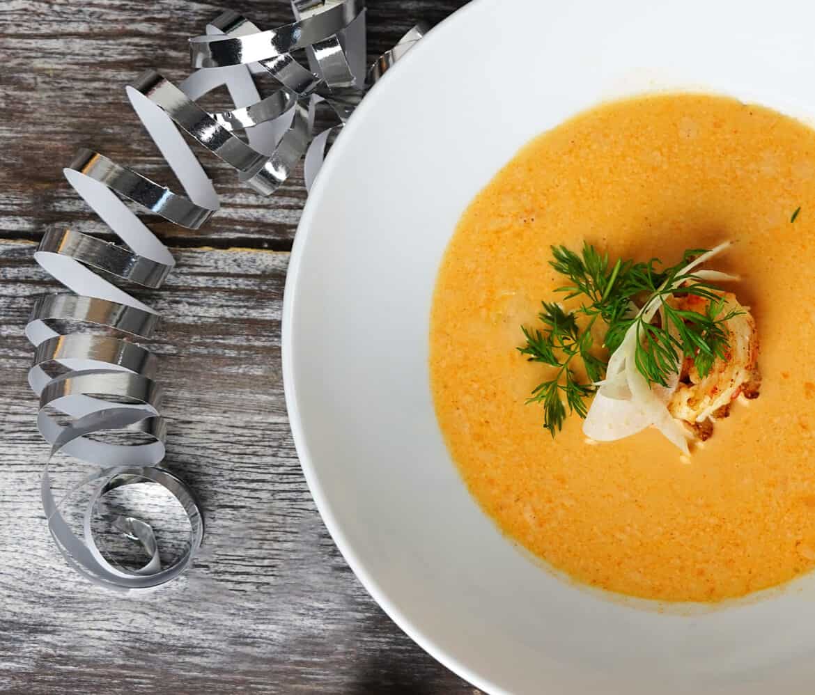 Hummerbisque (lækker skaldyrssuppe med jomfruhummere)