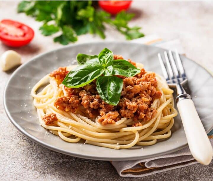 Spaghetti med kødsovs - opskrift på en dansk-italiensk klassiker